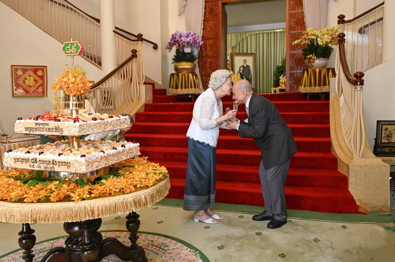King-Father Norodom Sihanouk of Cambodia - Family of King-Father ...